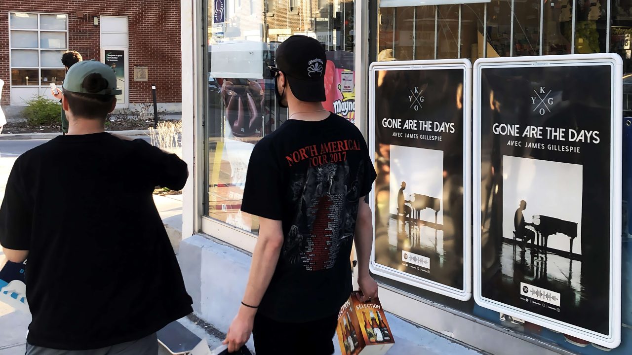 Street Frame Advertising | Grassroots Advertising Inc.