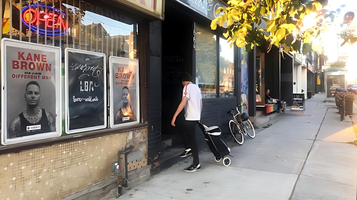 Street Frame Advertising | Grassroots Advertising Inc.